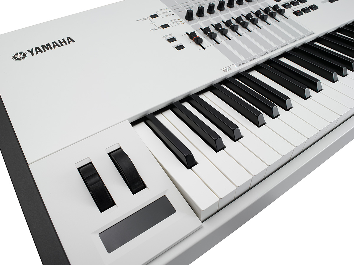Yamaha Motif XF8 Synthesizer Weighted 88 Key Expandable Workstation in White | Yamaha Music London
